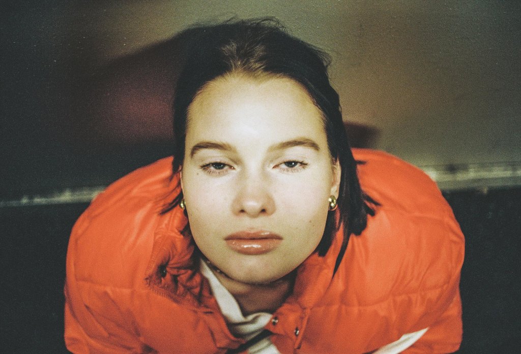 Sara Herrlander — Information